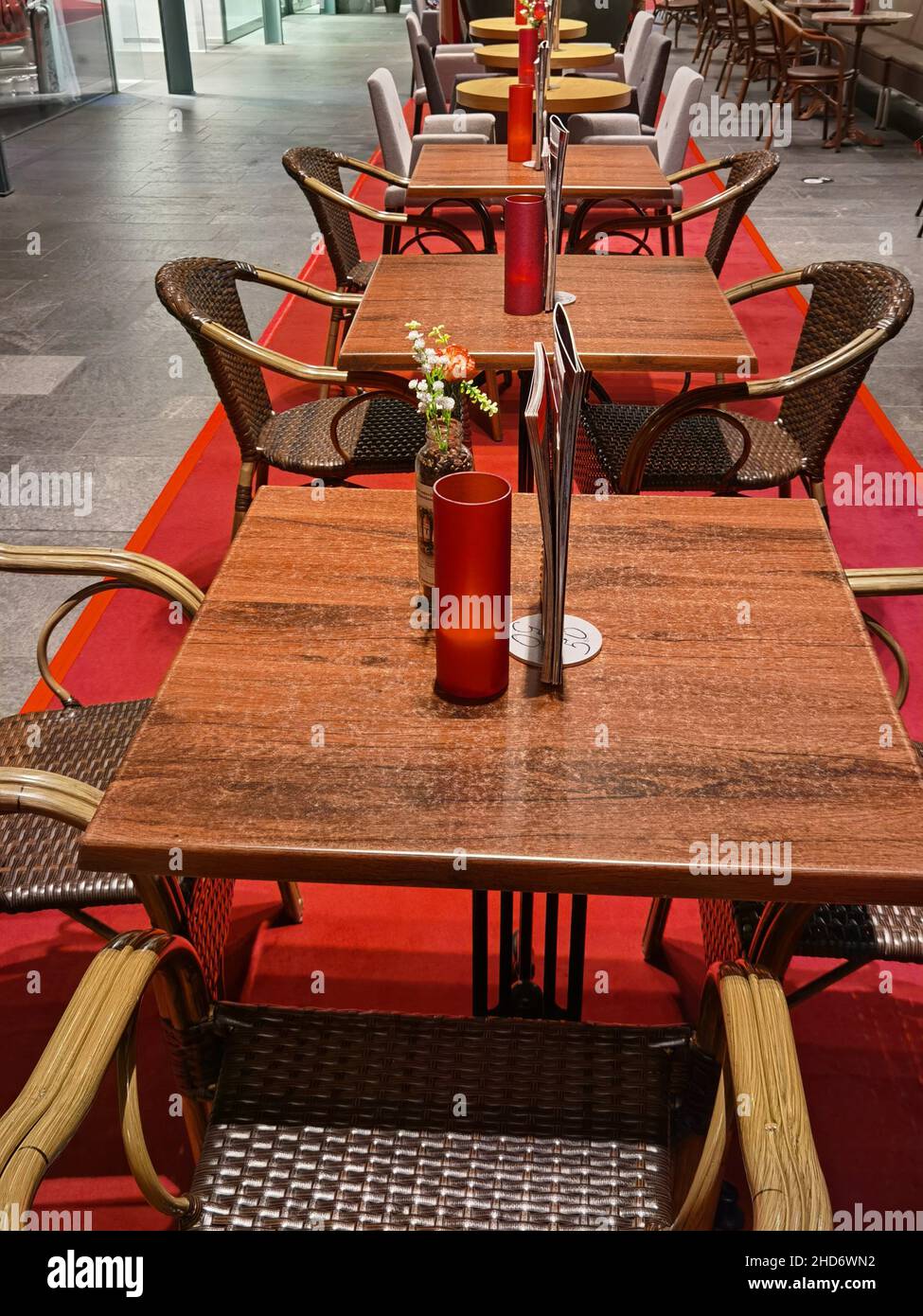Dining without people hi-res stock photography and images - Alamy