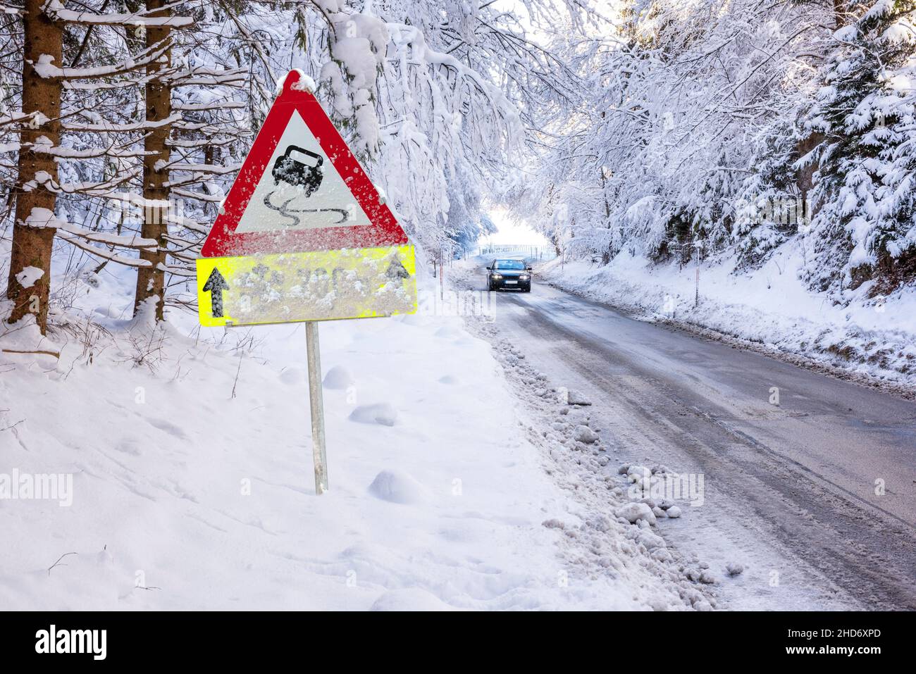 Risk of ice warning sign hi-res stock photography and images - Alamy