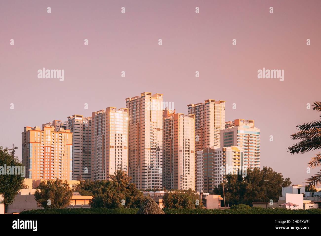 Real estate skyline hi-res stock photography and images - Alamy