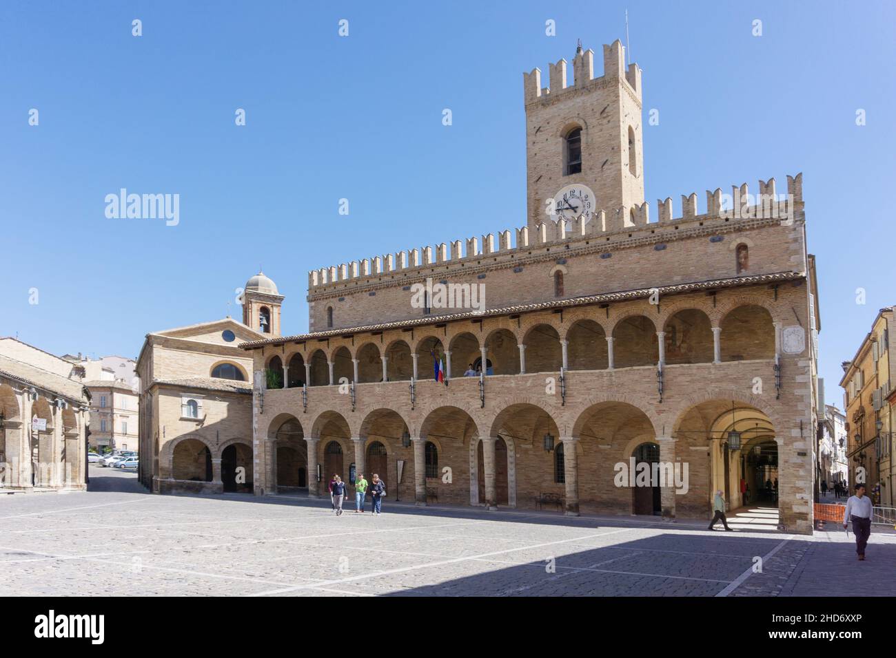Piazza del Popolo square, Old Town, City Hall, Offida, Marche, Italy ...