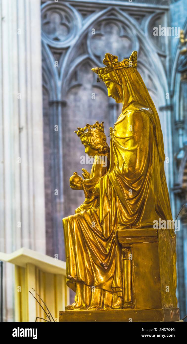 King puck statue hi-res stock photography and images - Alamy