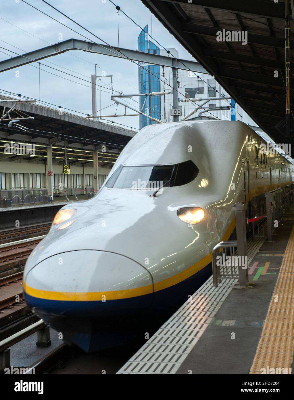 Train in tokyo hi-res stock photography and images - Alamy