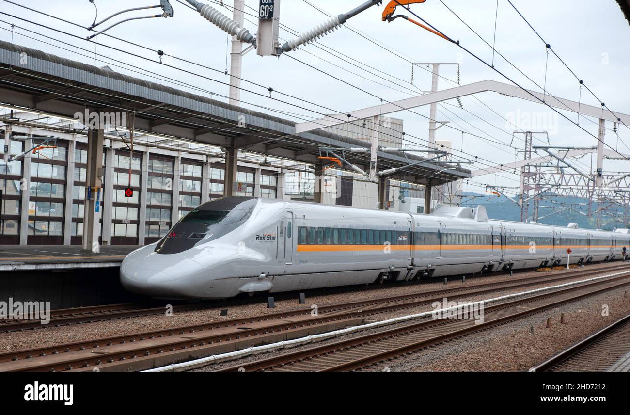 Train in tokyo hi-res stock photography and images - Alamy