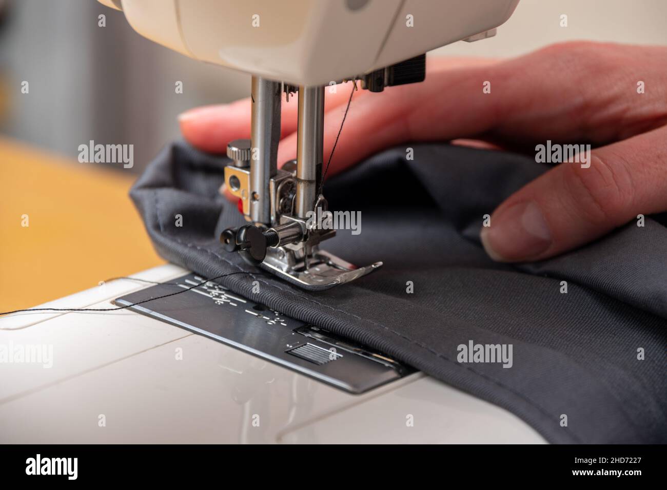 Sewing on a sewing machine hi-res stock photography and images - Alamy
