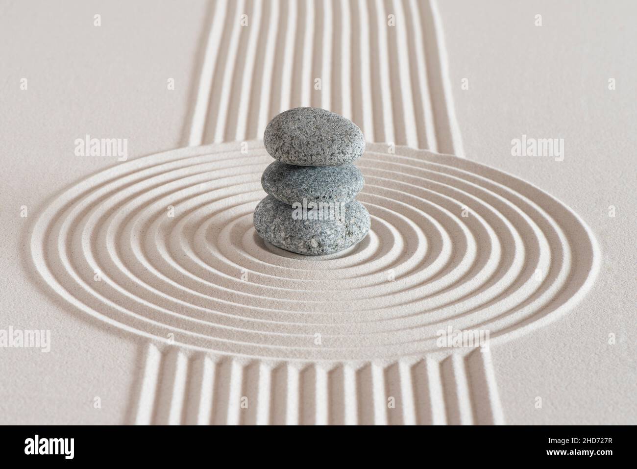Japanese zen garden textured sand hi-res stock photography and images ...