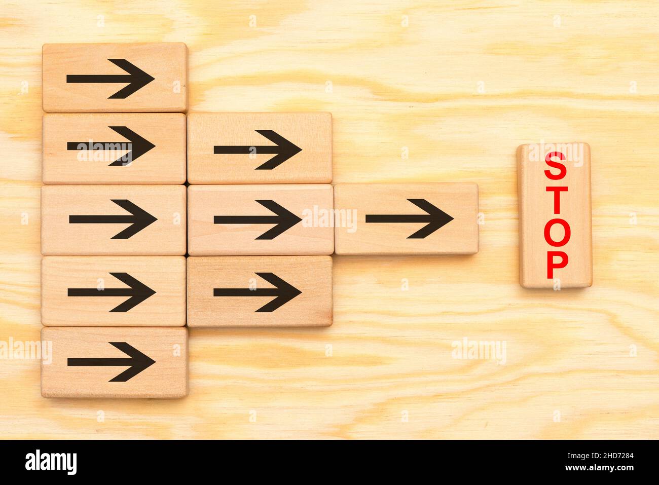 Arrow direction success hi-res stock photography and images - Alamy