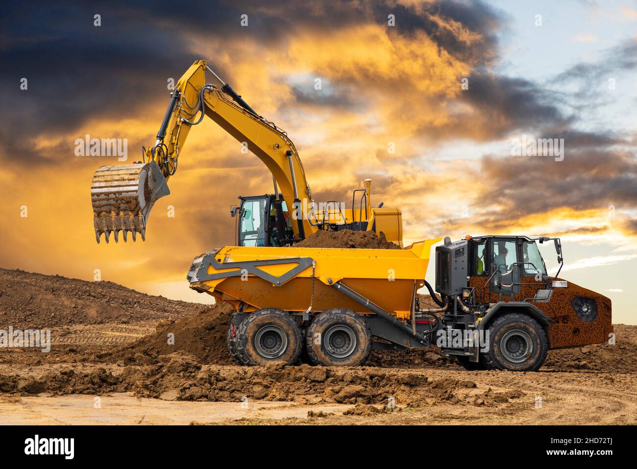 Heavy earth mover hi-res stock photography and images - Alamy