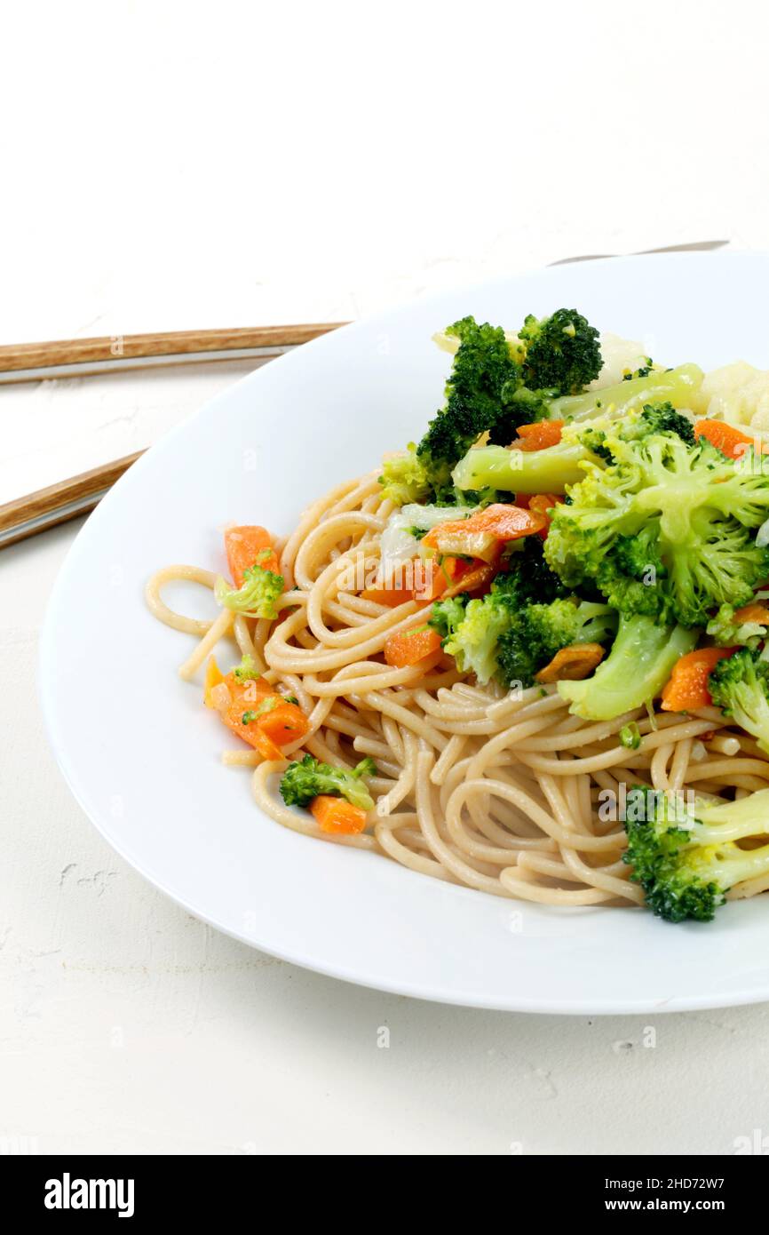 Spaghetti and vegetables hi-res stock photography and images - Alamy