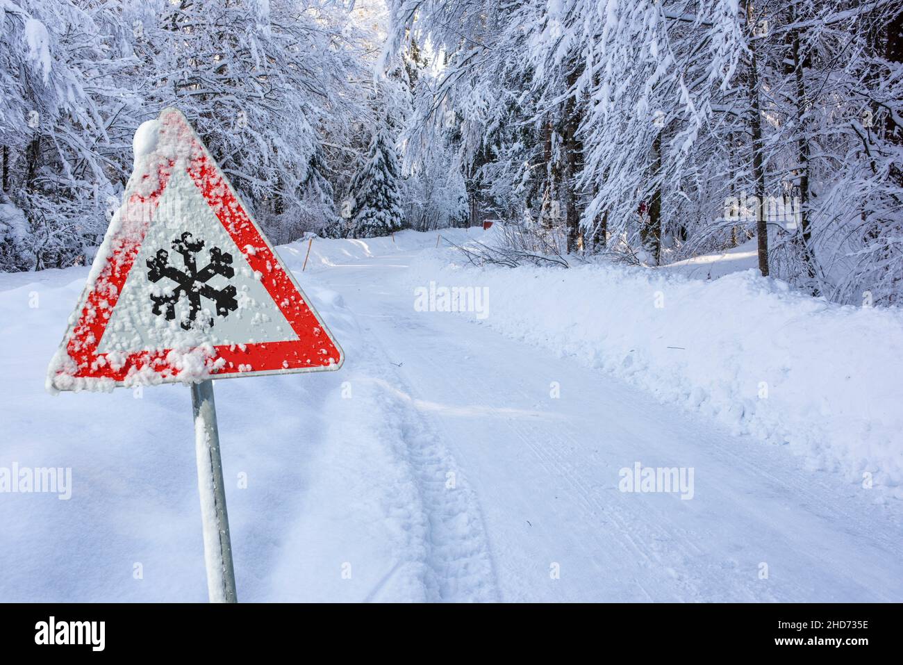 Risk of ice warning sign hi-res stock photography and images - Alamy