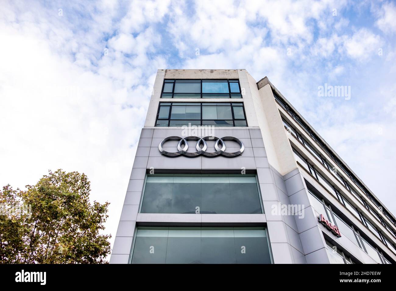 Audi store hi-res stock photography and images - Alamy