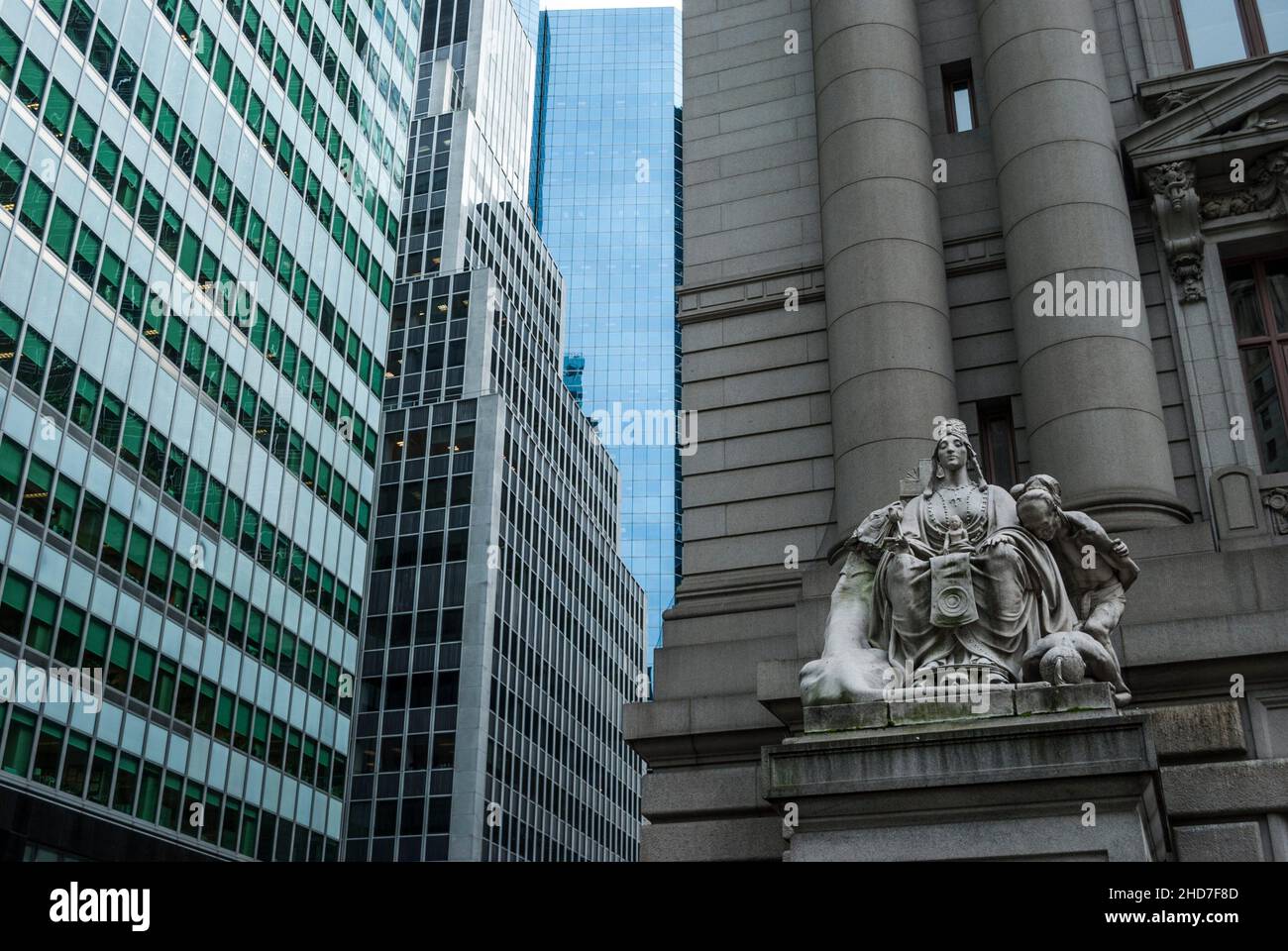 Sculpture in front of Alexander Hamilton U. S. Custom House, Bowling ...