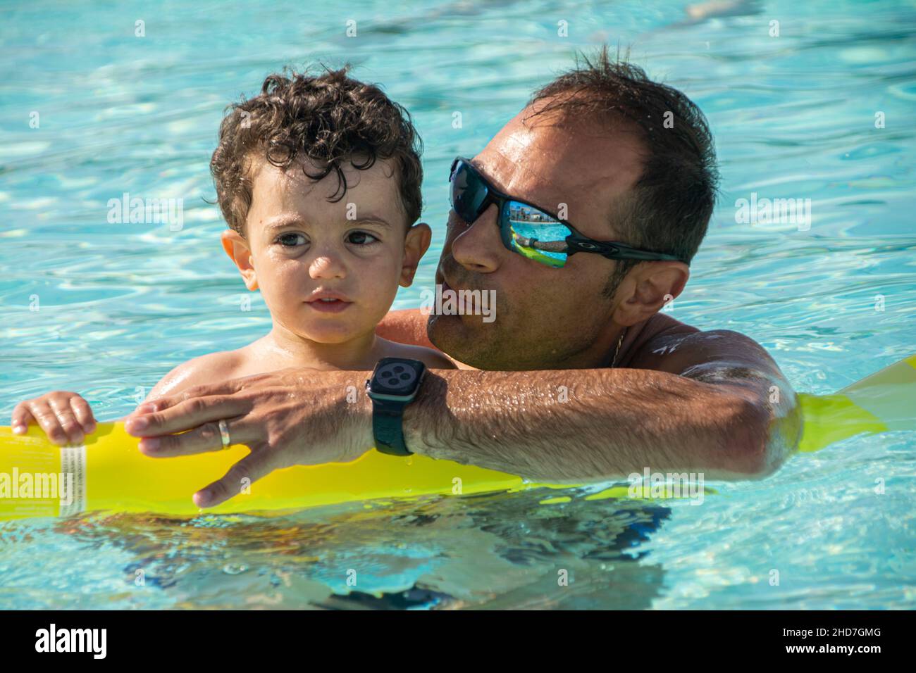 Smiling dad kid vacation hi-res stock photography and images - Alamy