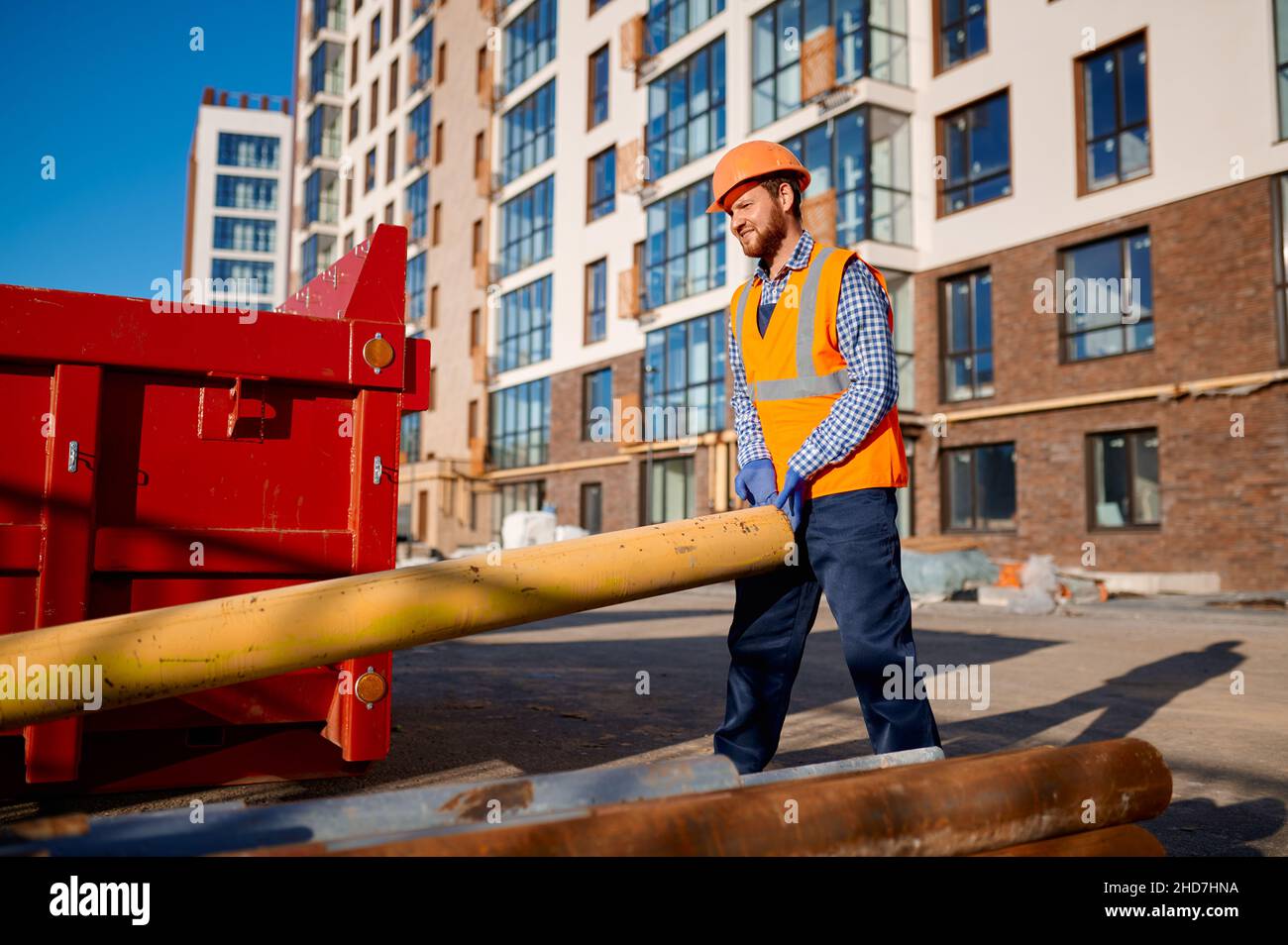 Construction worker carrying pipe hi-res stock photography and images ...