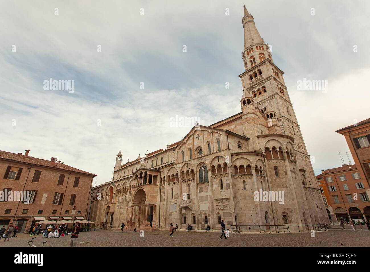Modena cathedral church hi-res stock photography and images - Alamy