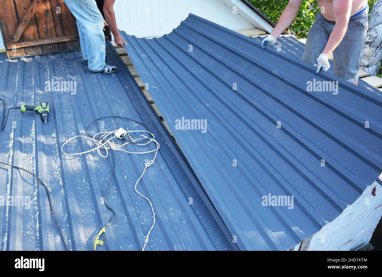 Roofing contraction hi-res stock photography and images - Alamy