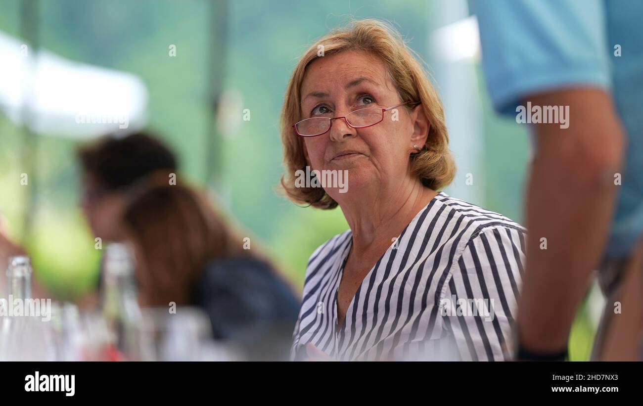 Happy older woman smiling portrait, senior lady smile Stock Photo - Alamy