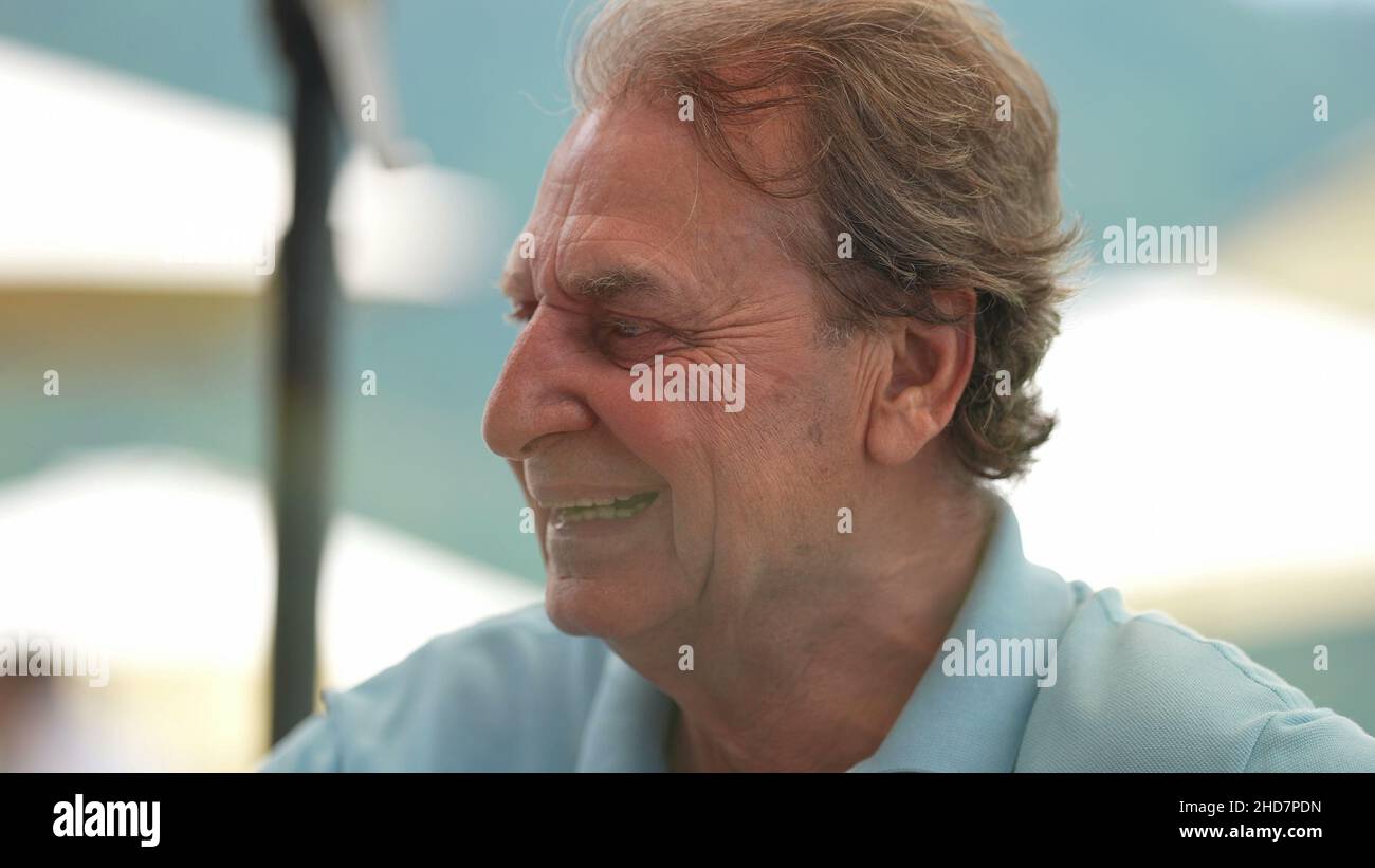 Older man laughing and smiling, portrait senior person real life laugh ...