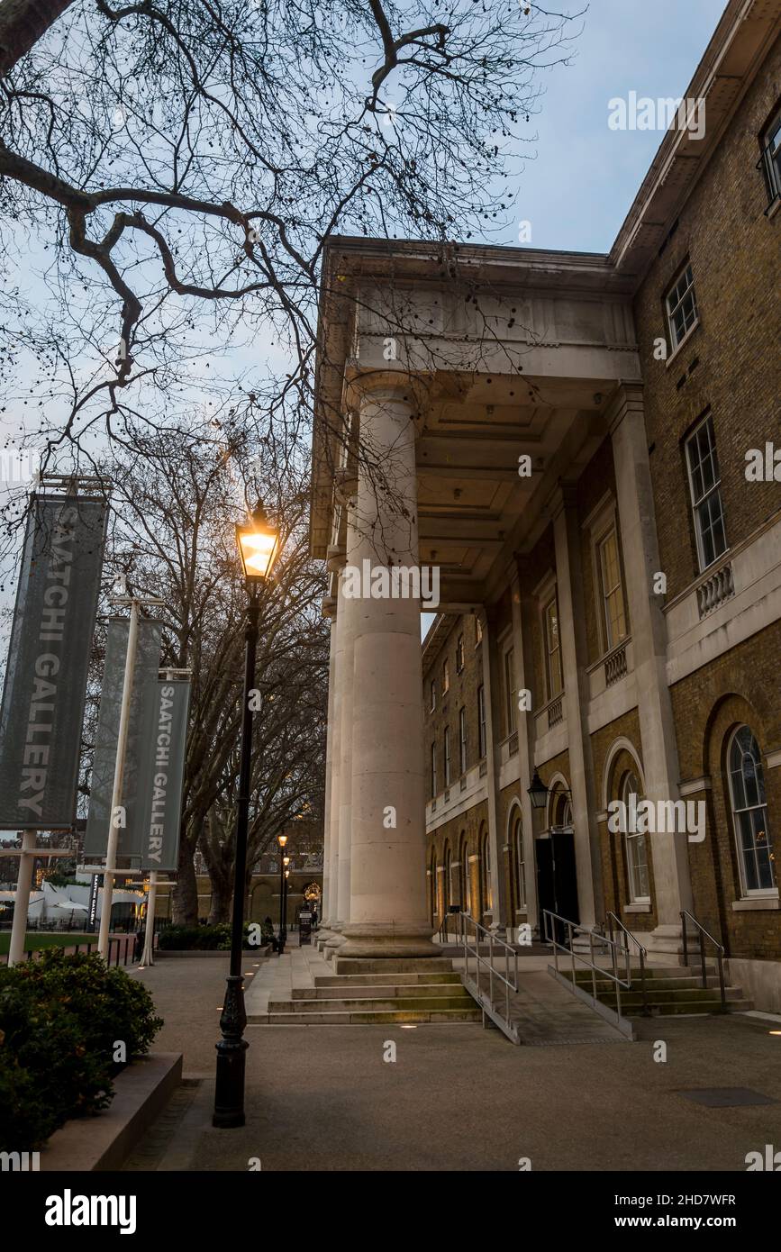 Saatchi gallery exterior hi-res stock photography and images - Alamy