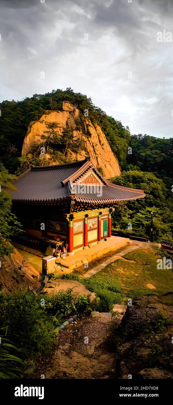 Korea temple summer hi-res stock photography and images - Alamy