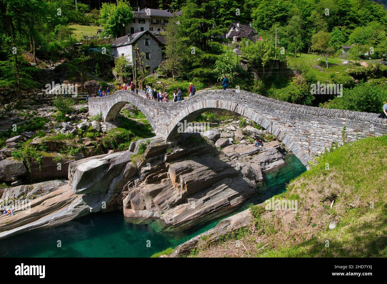 Ponte dei Salti Lavertezzo, stone bridge over the Verzasca river in ...