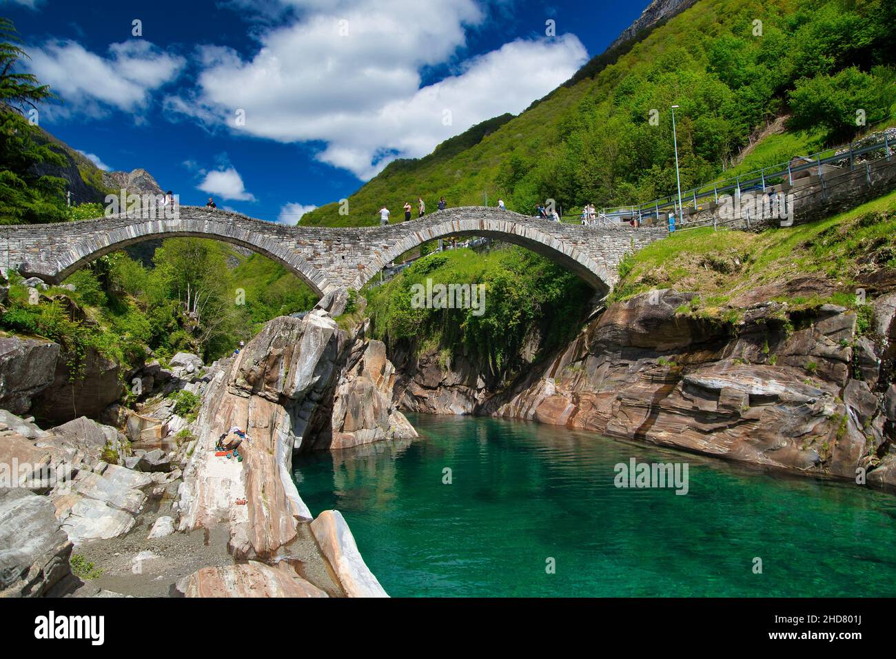 Ponte dei Salti Lavertezzo, stone bridge over the Verzasca river in ...