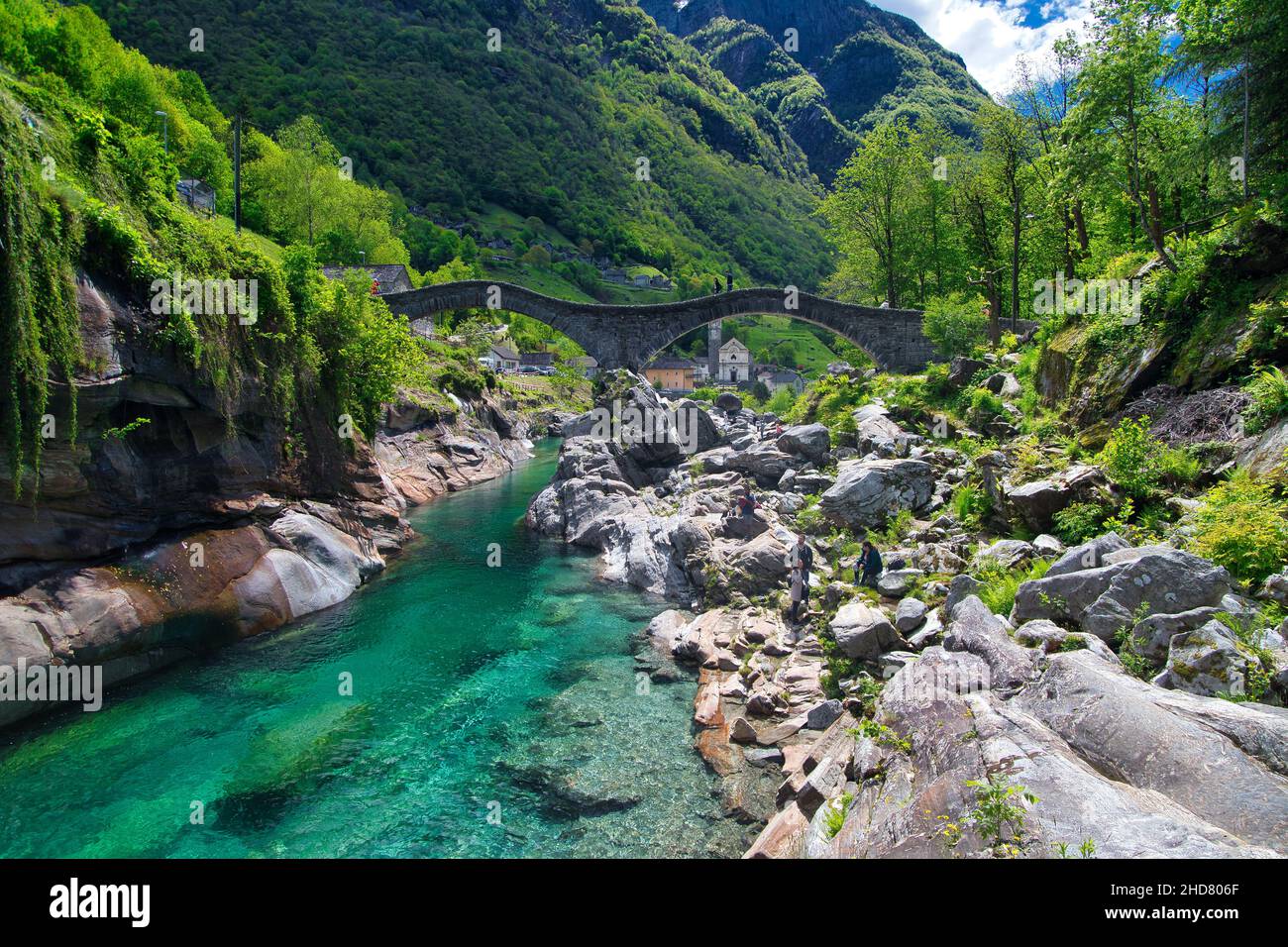 Ponte dei Salti Lavertezzo, stone bridge over the Verzasca river in ...