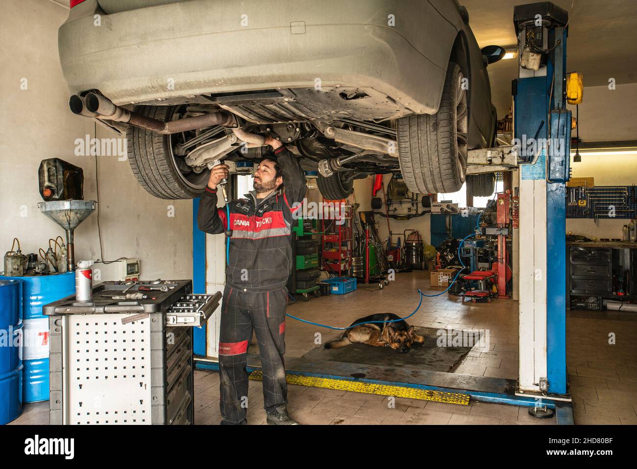 Industrial mechanic working italy hi-res stock photography and images ...
