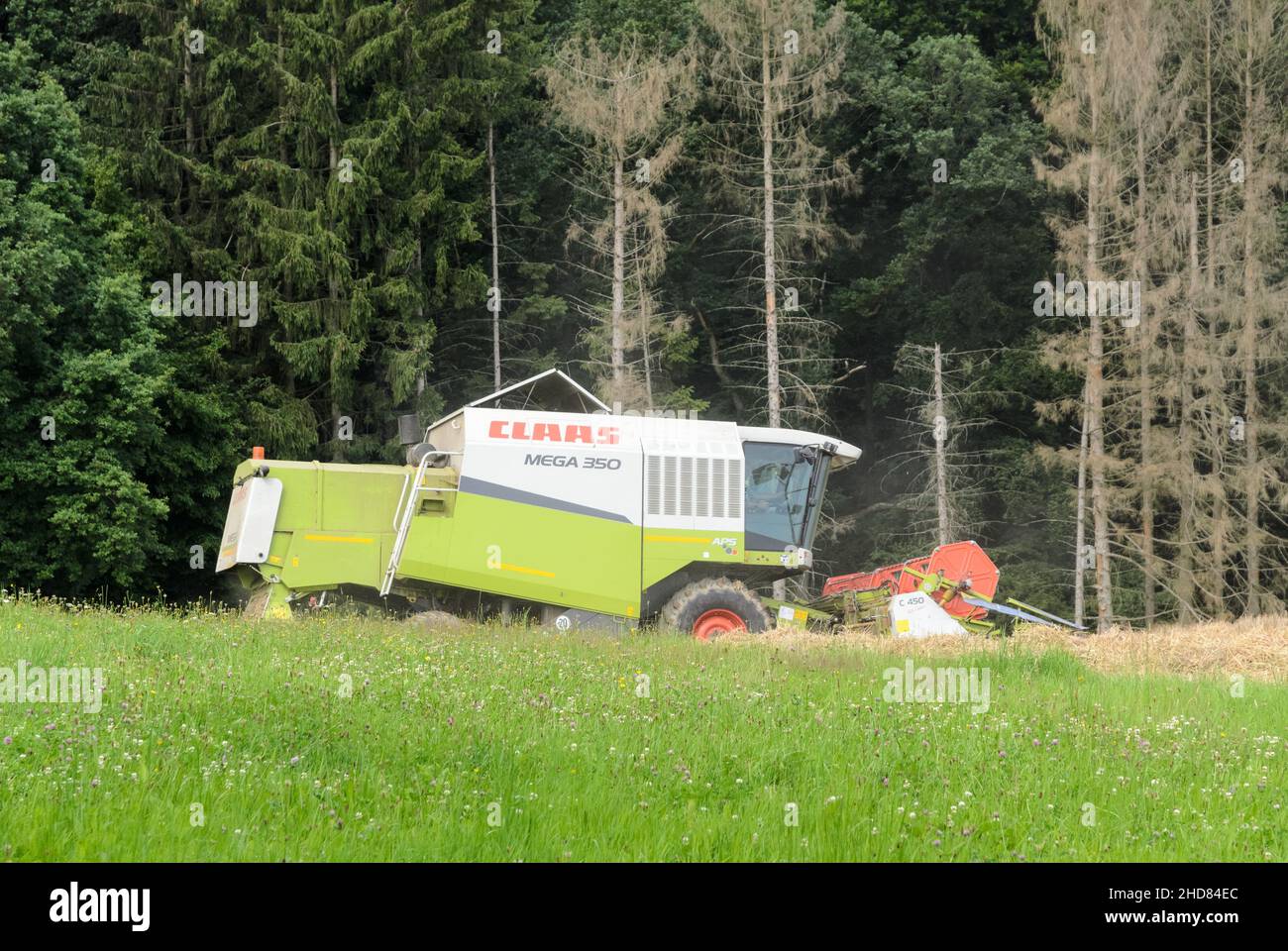 Claas Mega 350 combine harvester with C 450 folding cutterbar in action ...