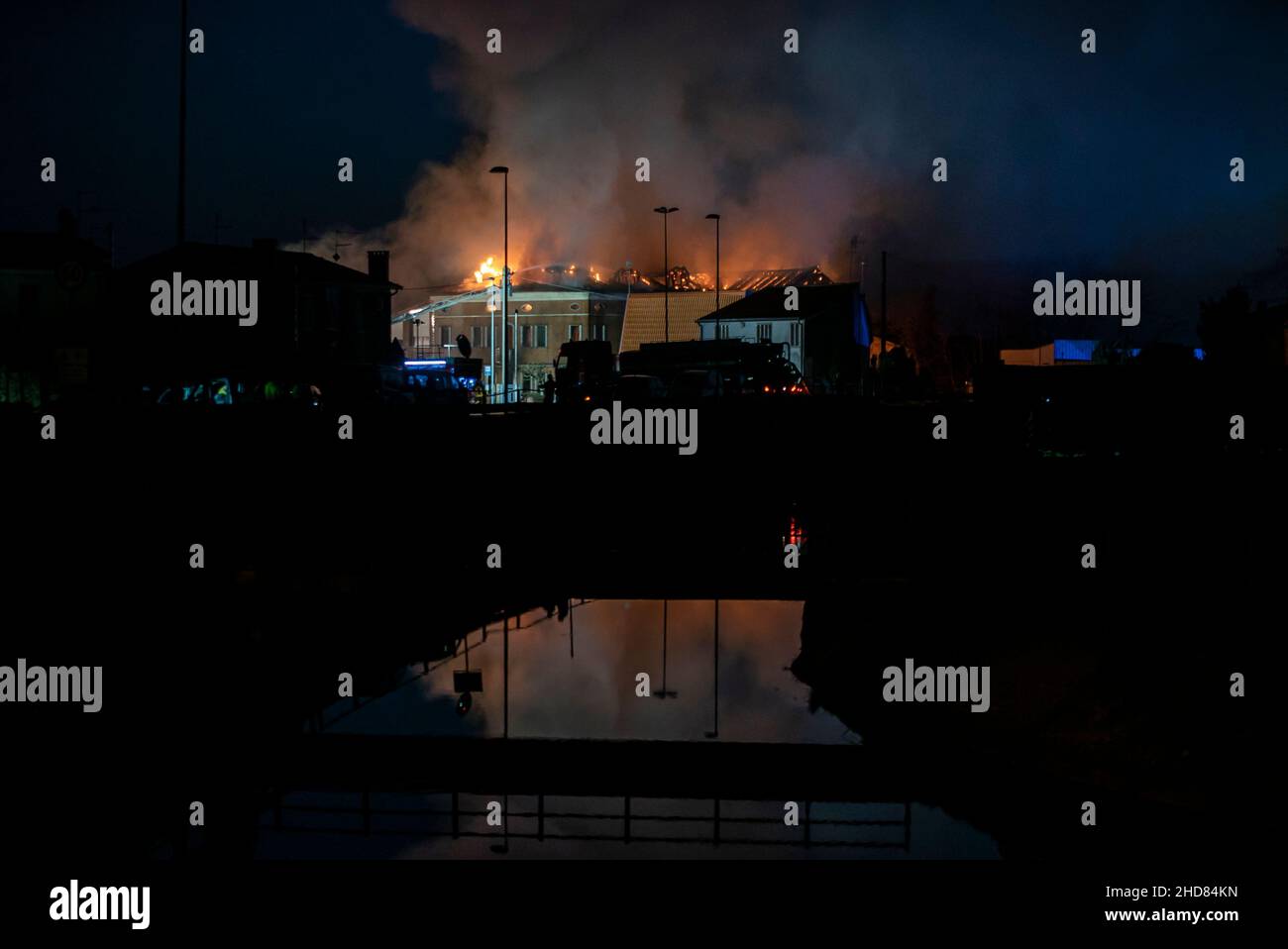 House fire flames firefighters hi-res stock photography and images - Alamy