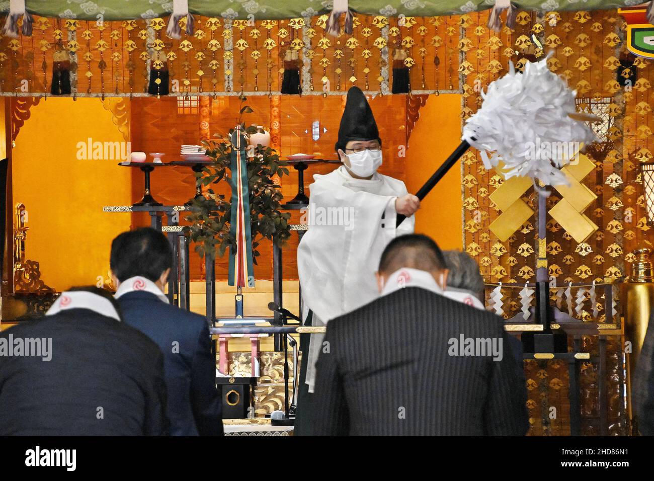 Tokyo, Japan. 04th Jan, 2022. A Shinto priest performs the "Oharai ...