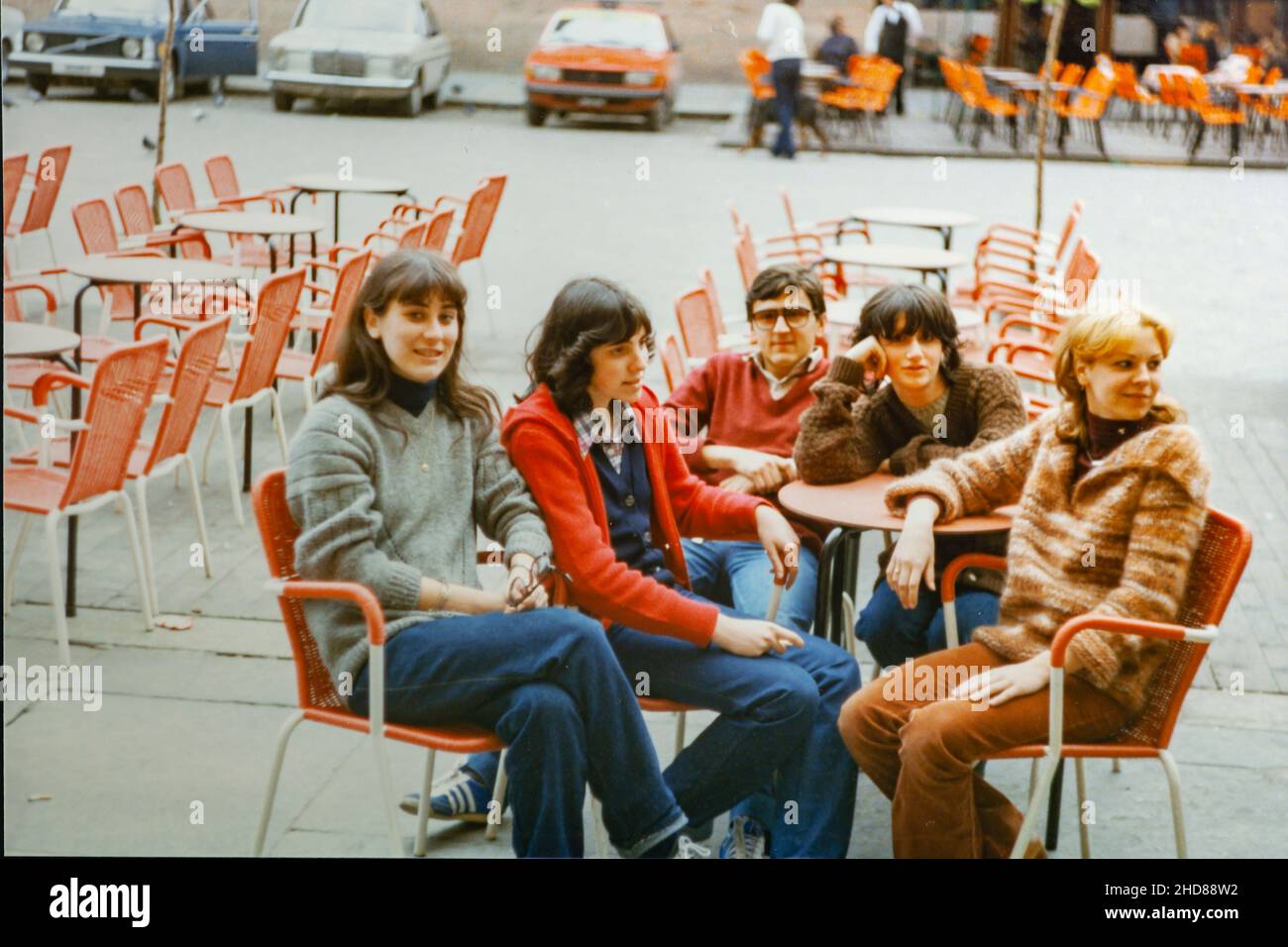 Friends casual hi-res stock photography and images - Alamy