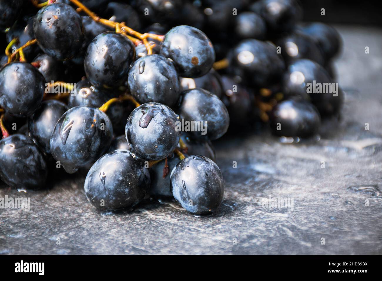 Grapes on the kitchen counter Stock Photo - Alamy