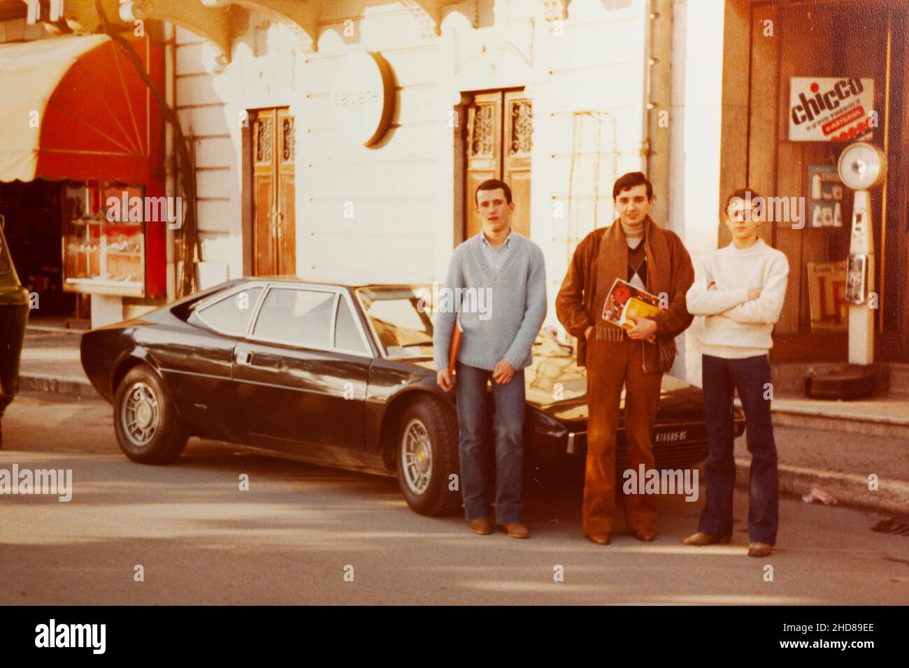 Two guys in car hi-res stock photography and images - Alamy