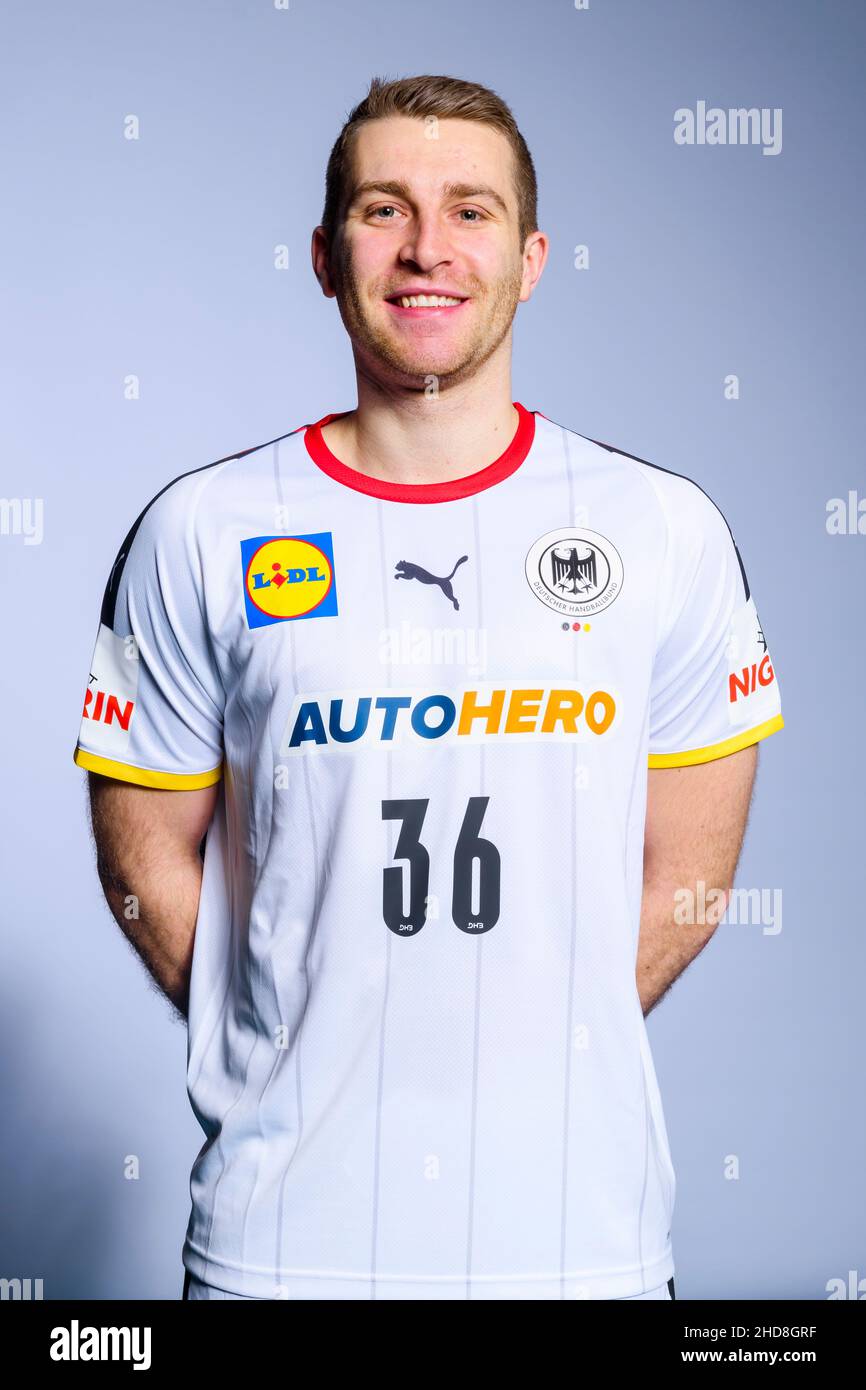 04 January 2022, Bavaria, Großwallstadt: Handball national team ...