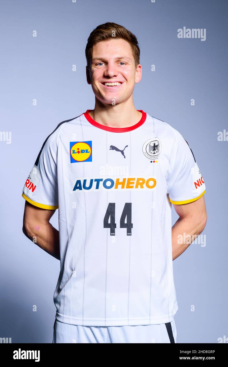 04 January 2022, Bavaria, Großwallstadt: Handball national team ...