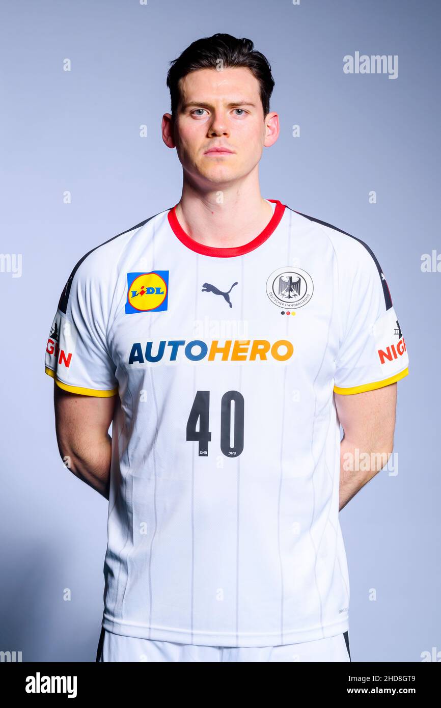 04 January 2022, Bavaria, Großwallstadt: Handball national team, Germany, photo opportunity: the ...