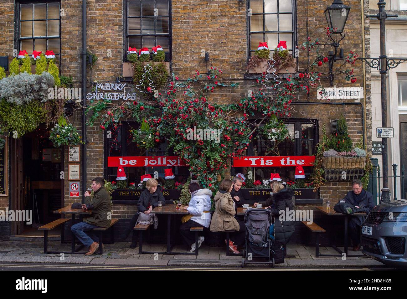 Windsor, Berkshire, UK. 31st December, 2021. The Two Brewers pub in ...