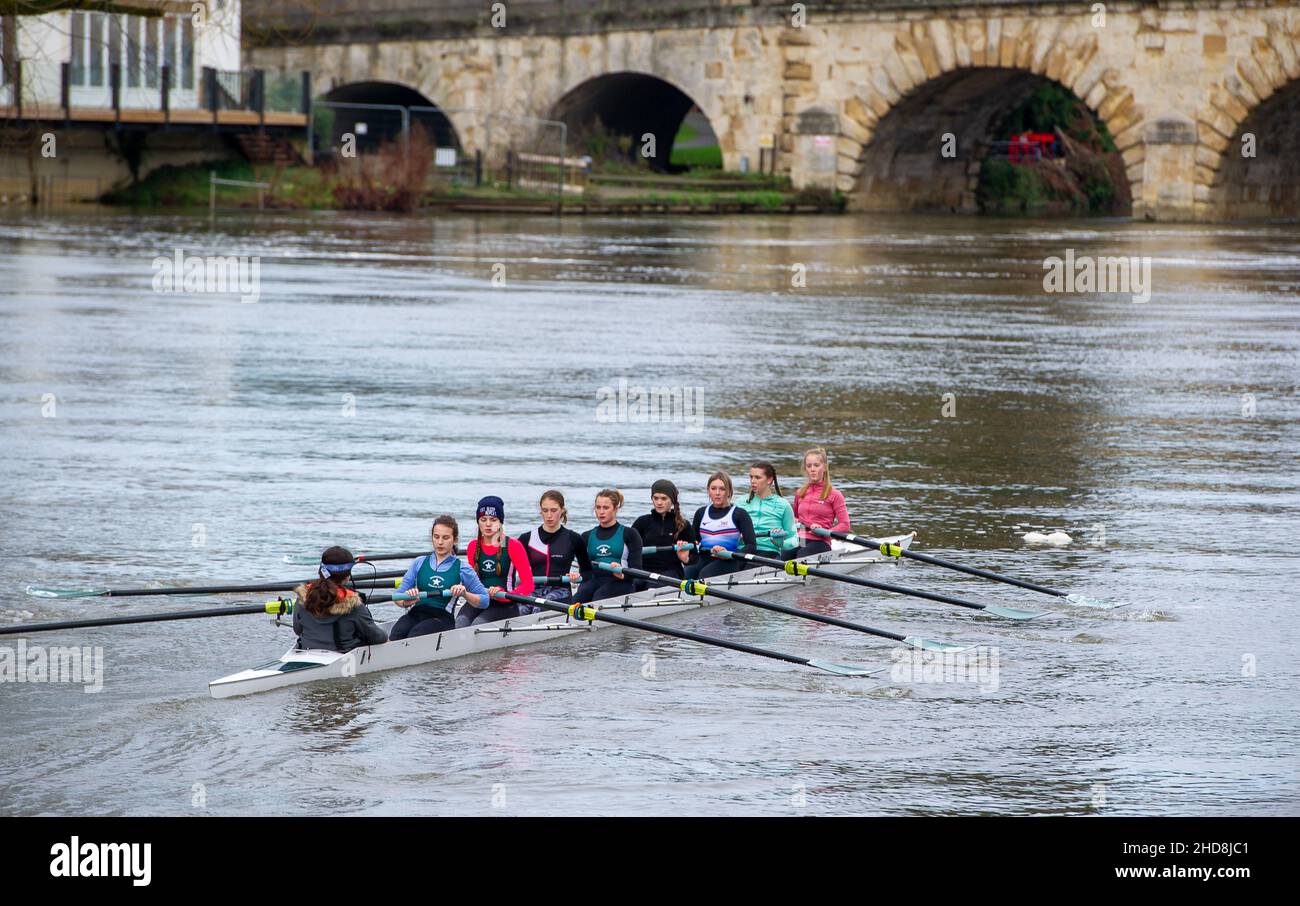 Maidenhead, Berkshire, UK. 3rd January, 2022. Rowers from Maidenhead ...