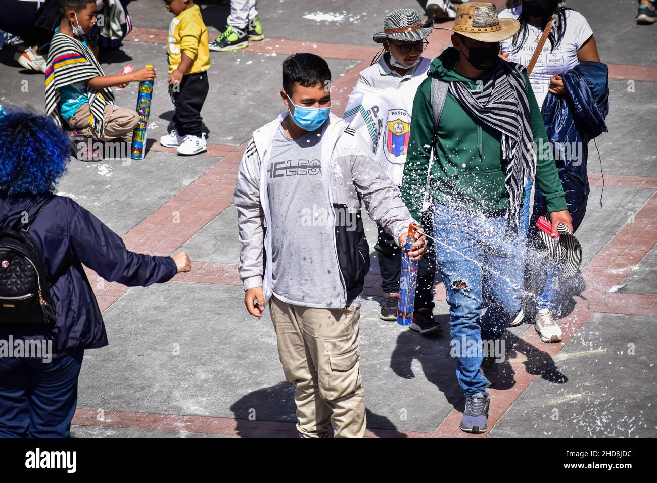 Children throw flour and foam during the Carnival of Blancos Y Negros ...
