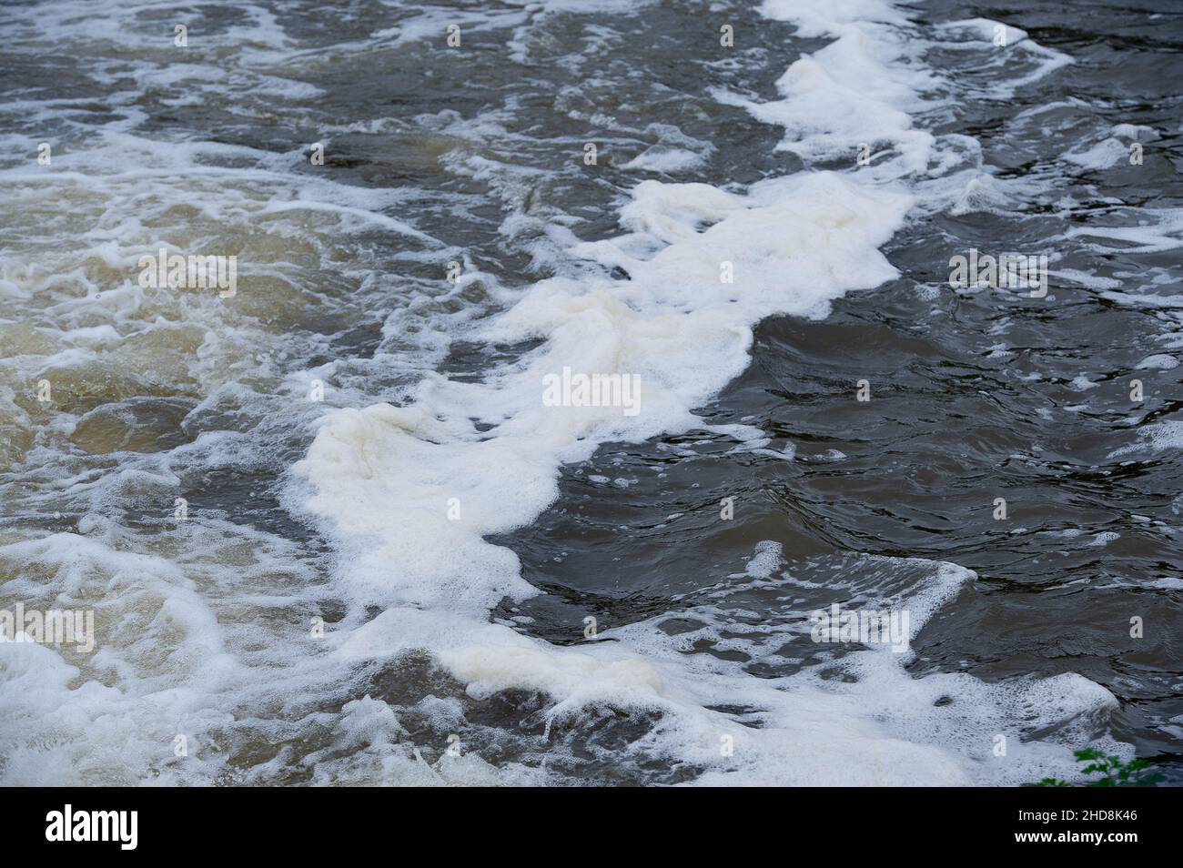Polluted river uk 2021 hi-res stock photography and images - Alamy