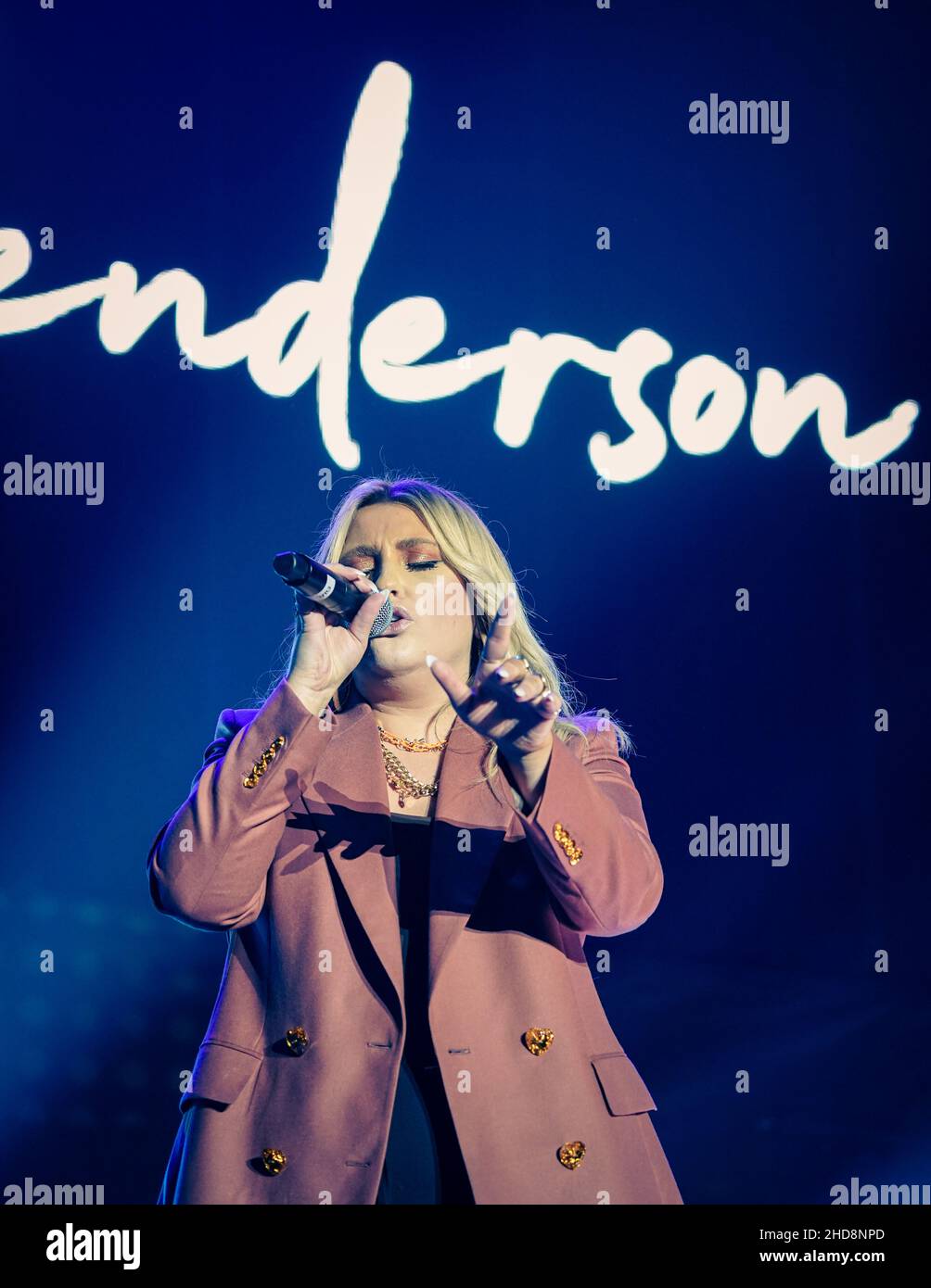 Ella henderson singer hi-res stock photography and images - Alamy
