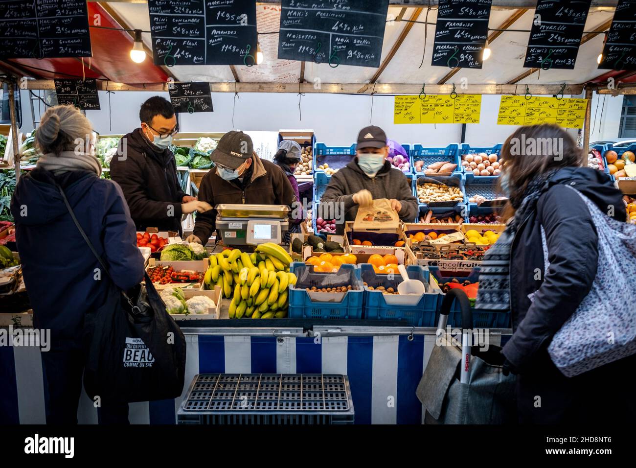 Traditional food market in Paris, France Stock Photo - Alamy