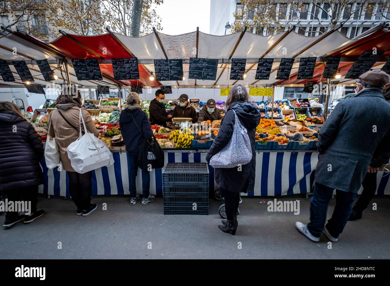 Traditional food market in Paris, France Stock Photo - Alamy