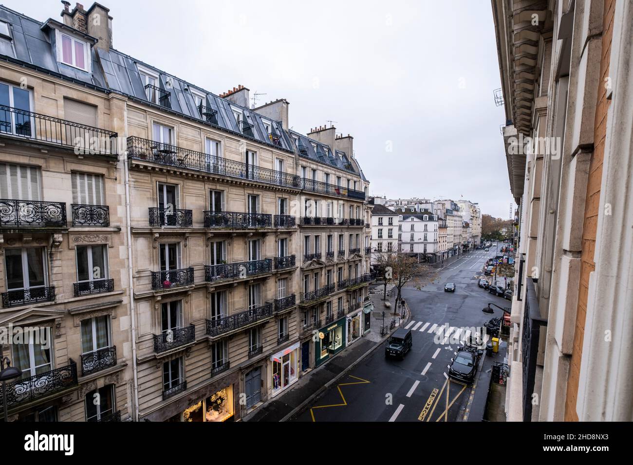 Walking around paris hi-res stock photography and images - Alamy