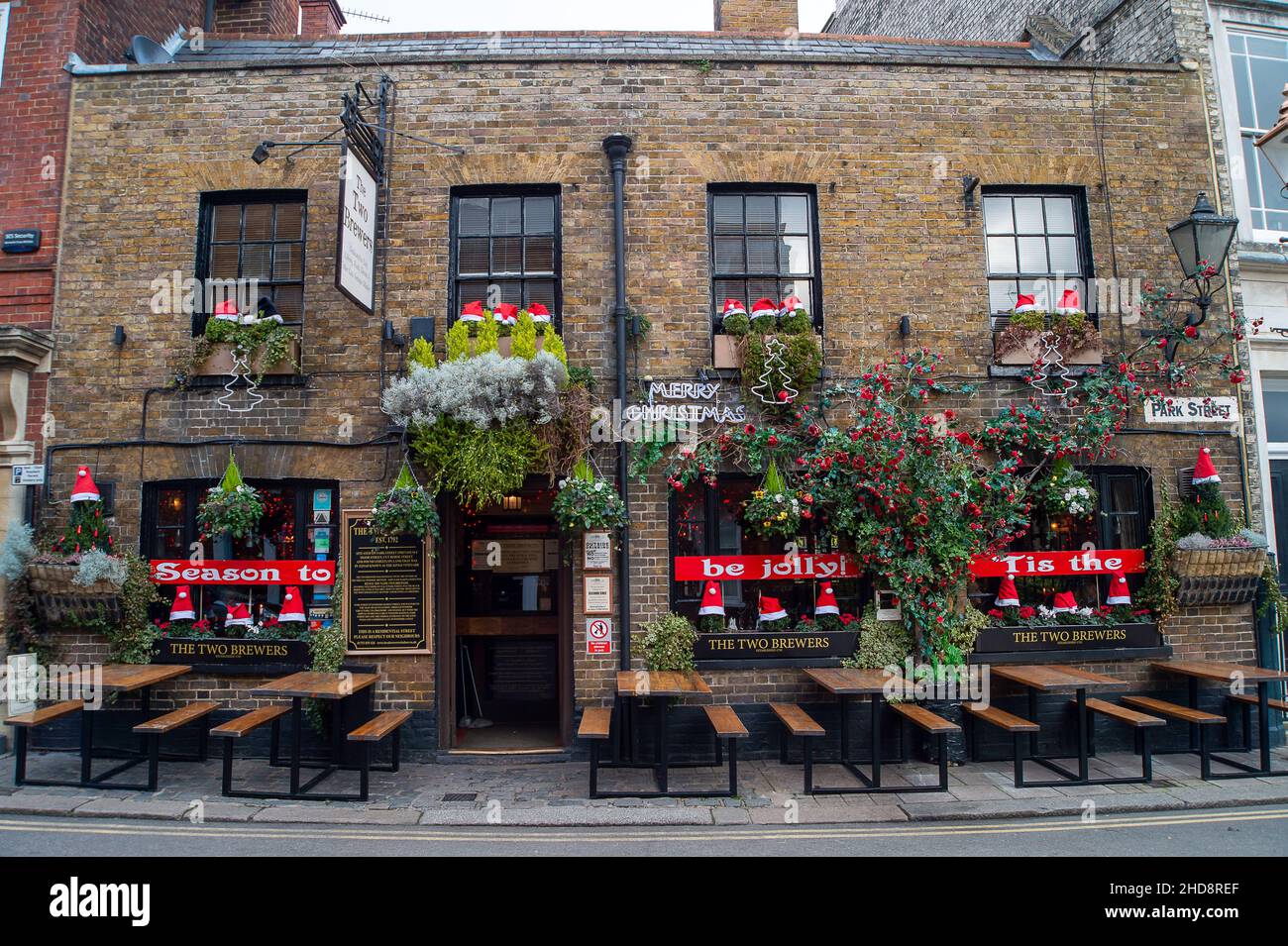 Windsor, Berkshire, UK. 17th December, 2021. The popular Two Brewers ...