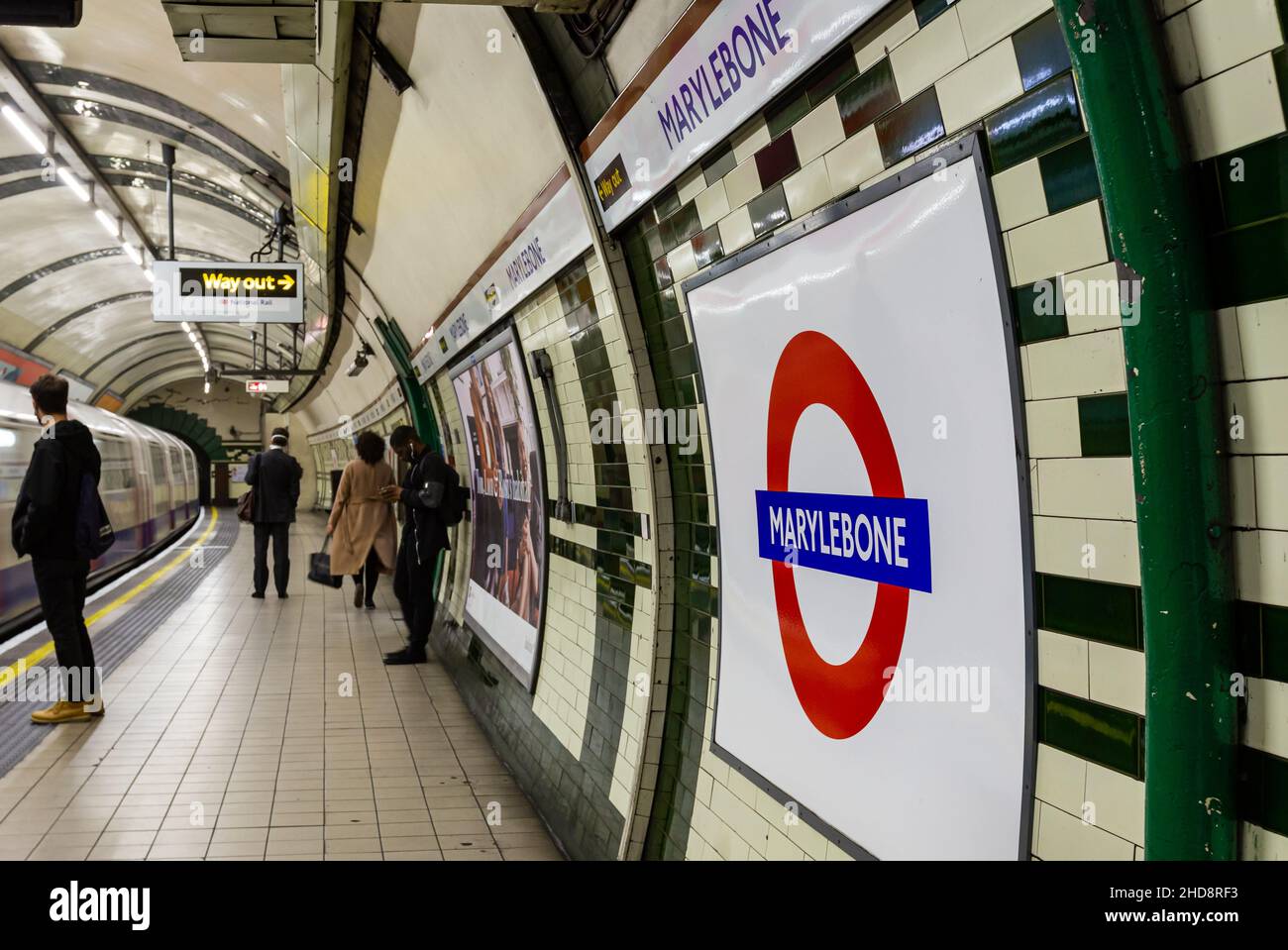 Bakerloo line underground station hi-res stock photography and images ...