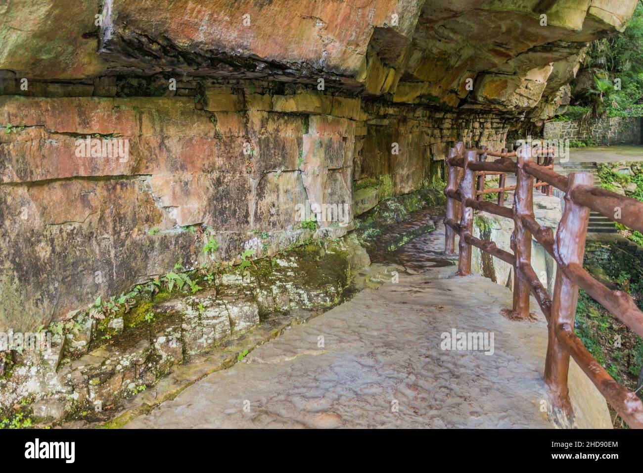 Hiking path in Zhangjiajie National Forest Park in Hunan province ...