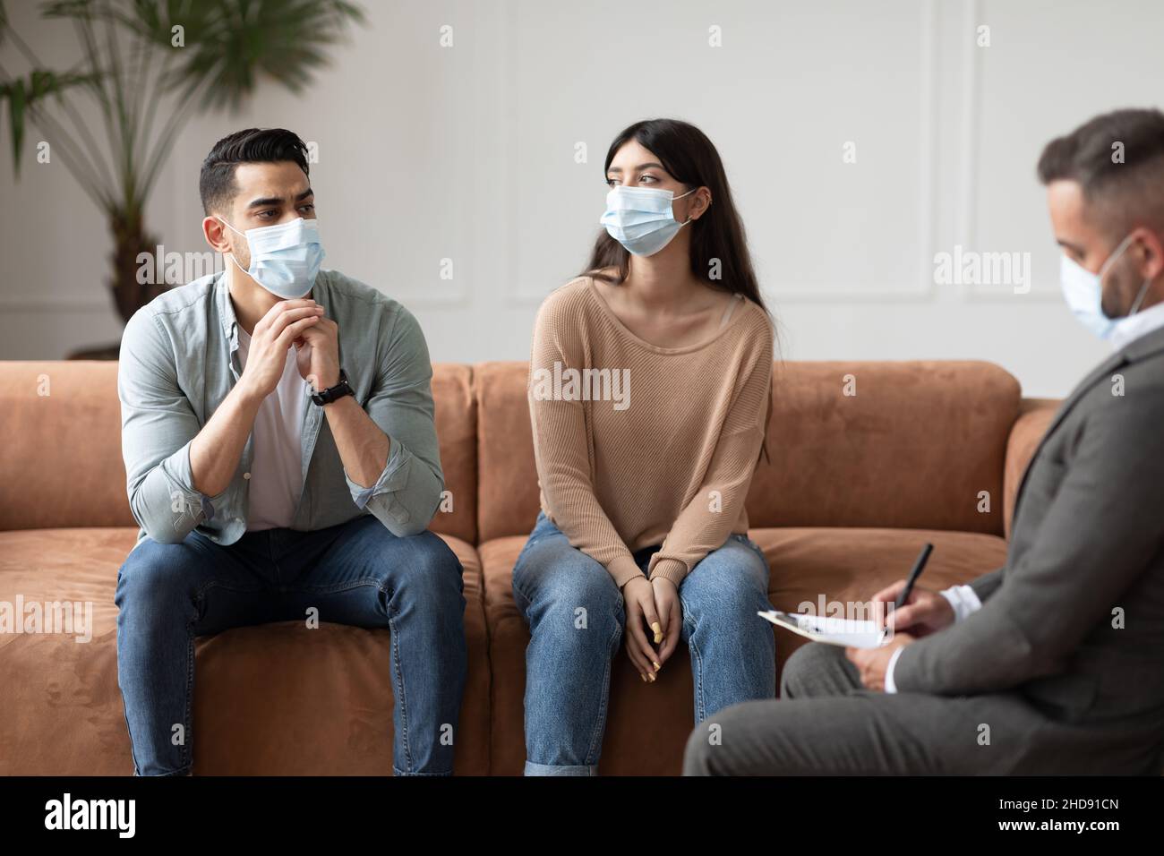 Couple having session with therapist, man taking notes Stock Photo - Alamy