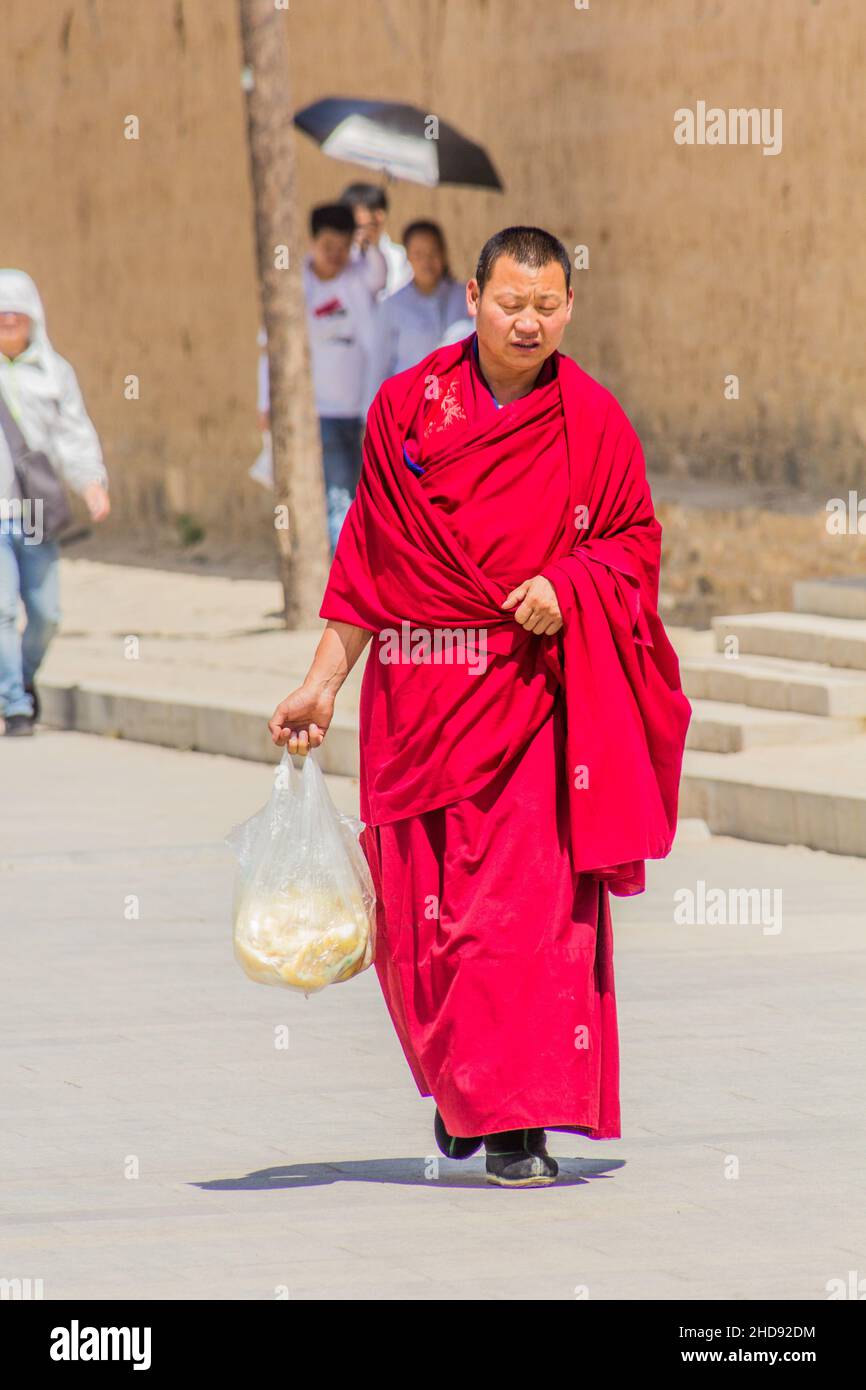XIAHE, CHINA - AUGUST 24, 2018: Buddhist monk of Labrang Monastery in ...