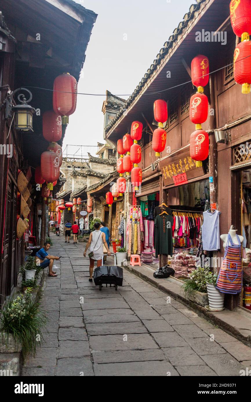 FENGHUANG, CHINA - AUGUST 13, 2018: Narrow cobbled street in Fenghuang ...